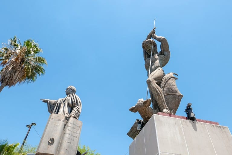 El 'Monumento a la razón', de Nogales, Sonora, es obra de un migrante ...