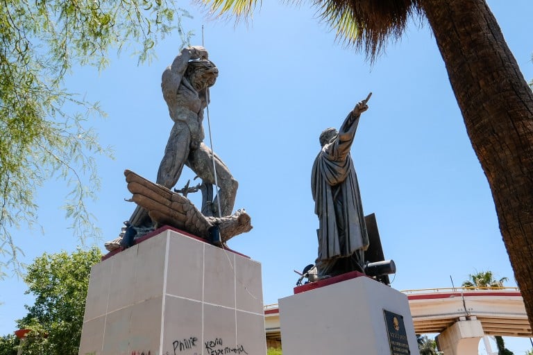 El 'Monumento a la razón', de Nogales, Sonora, es obra de un migrante ...