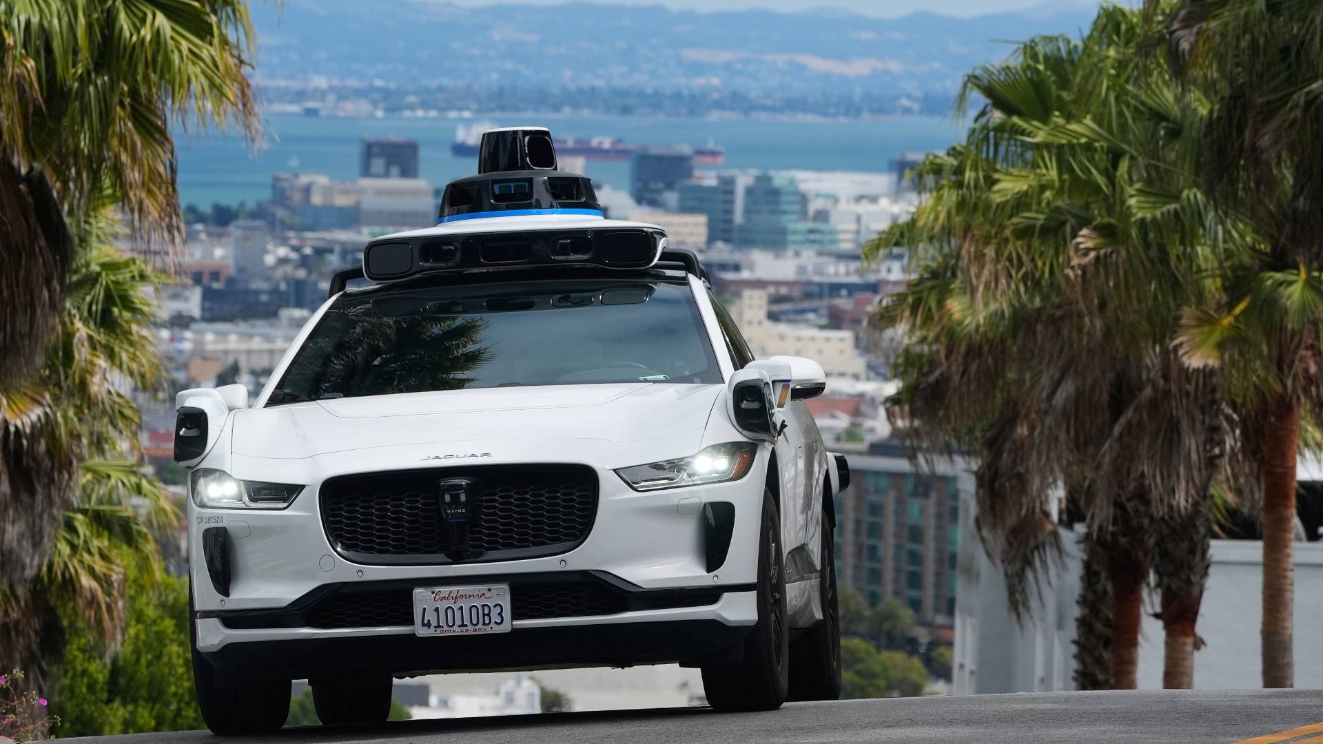 Mujer da a luz dentro de un taxi autónomo de Waymo – Conecta Arizona