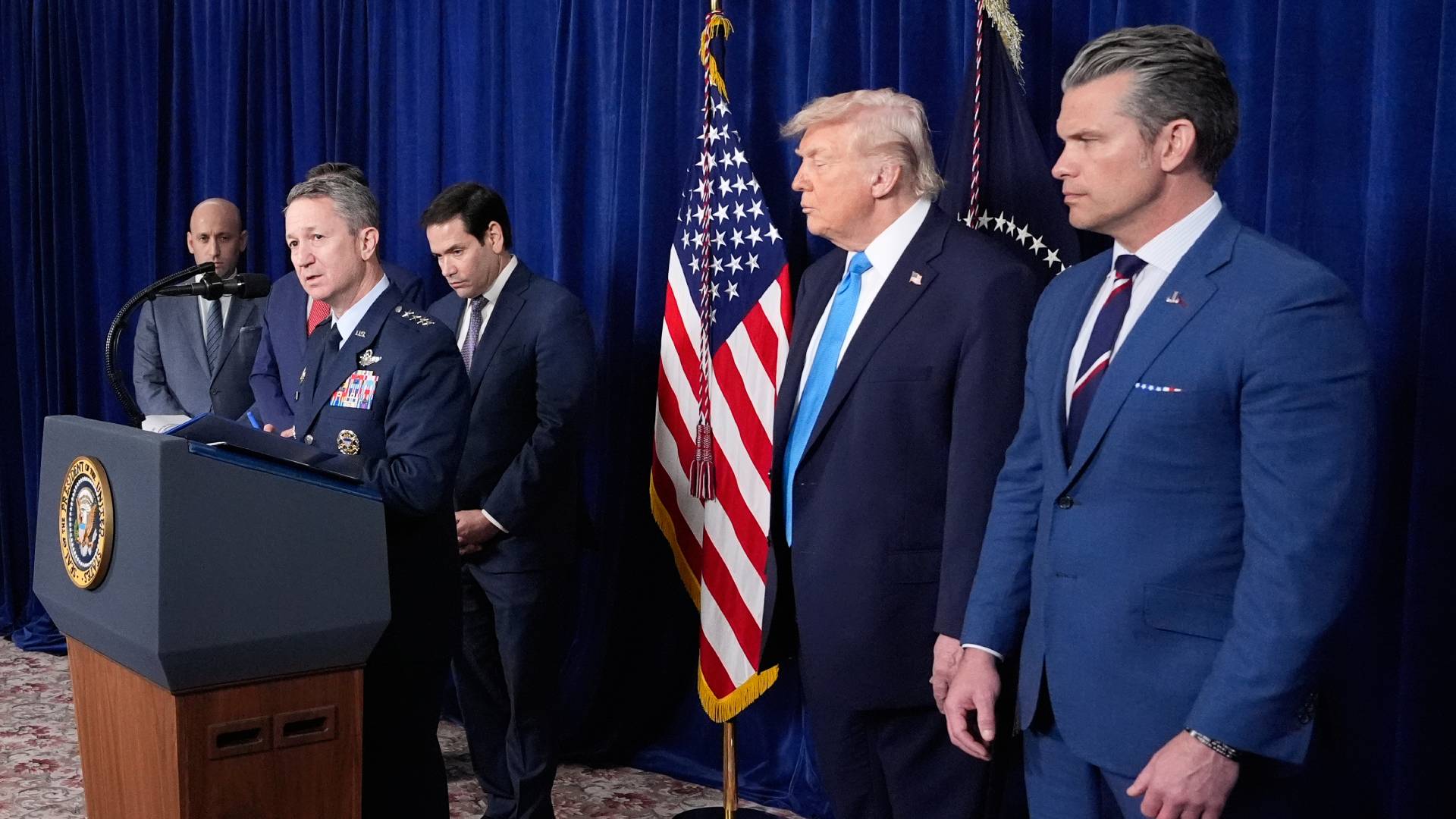 Trump anuncia control de EE.UU. en Venezuela y Macron pide que Edmundo ...