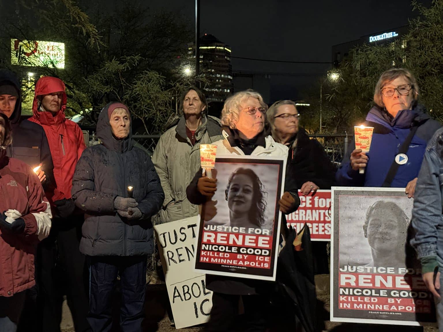 “Renee Nicole Good, presente”: Tucson enciende velas y exige justicia ...