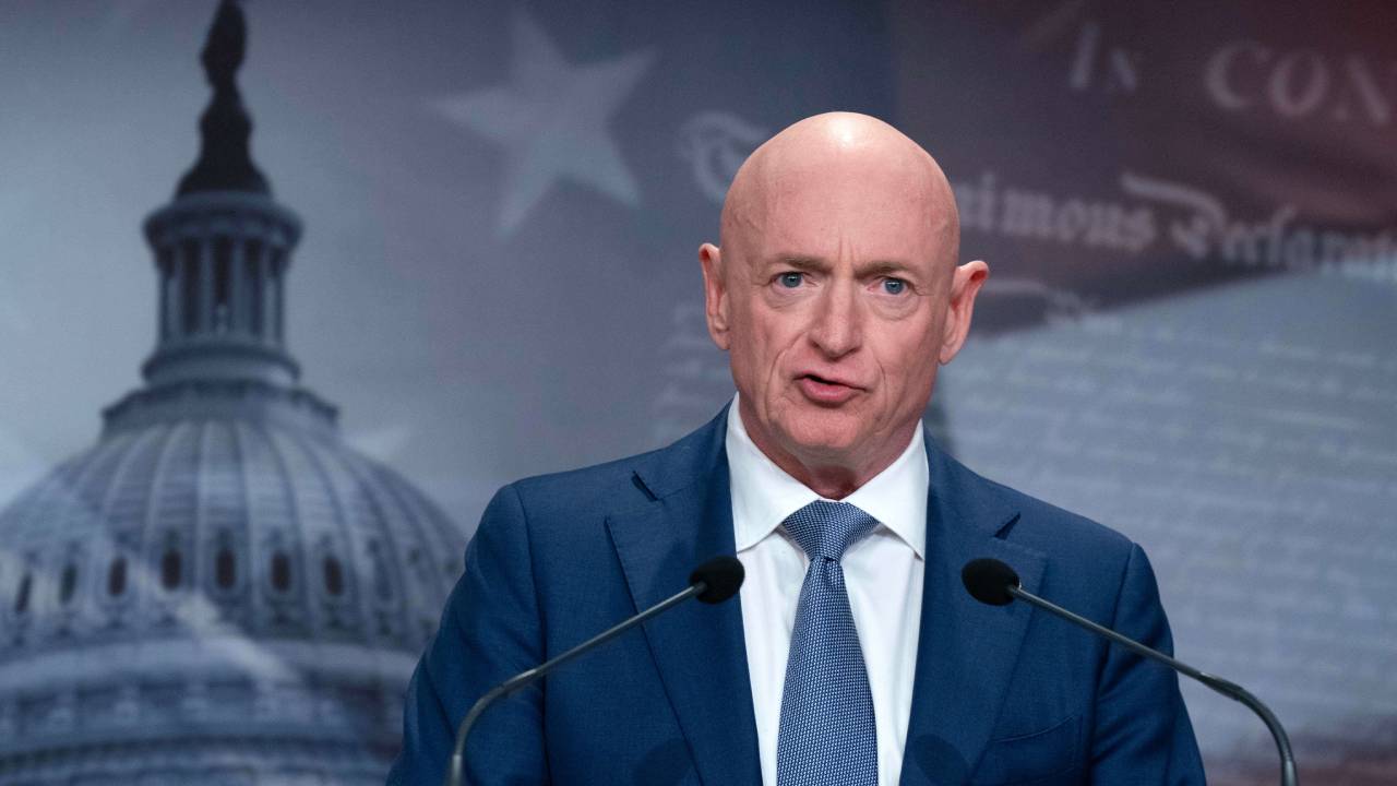 Mark Kelly abre la puerta a candidatura presidencial 2028: Arizona ...
