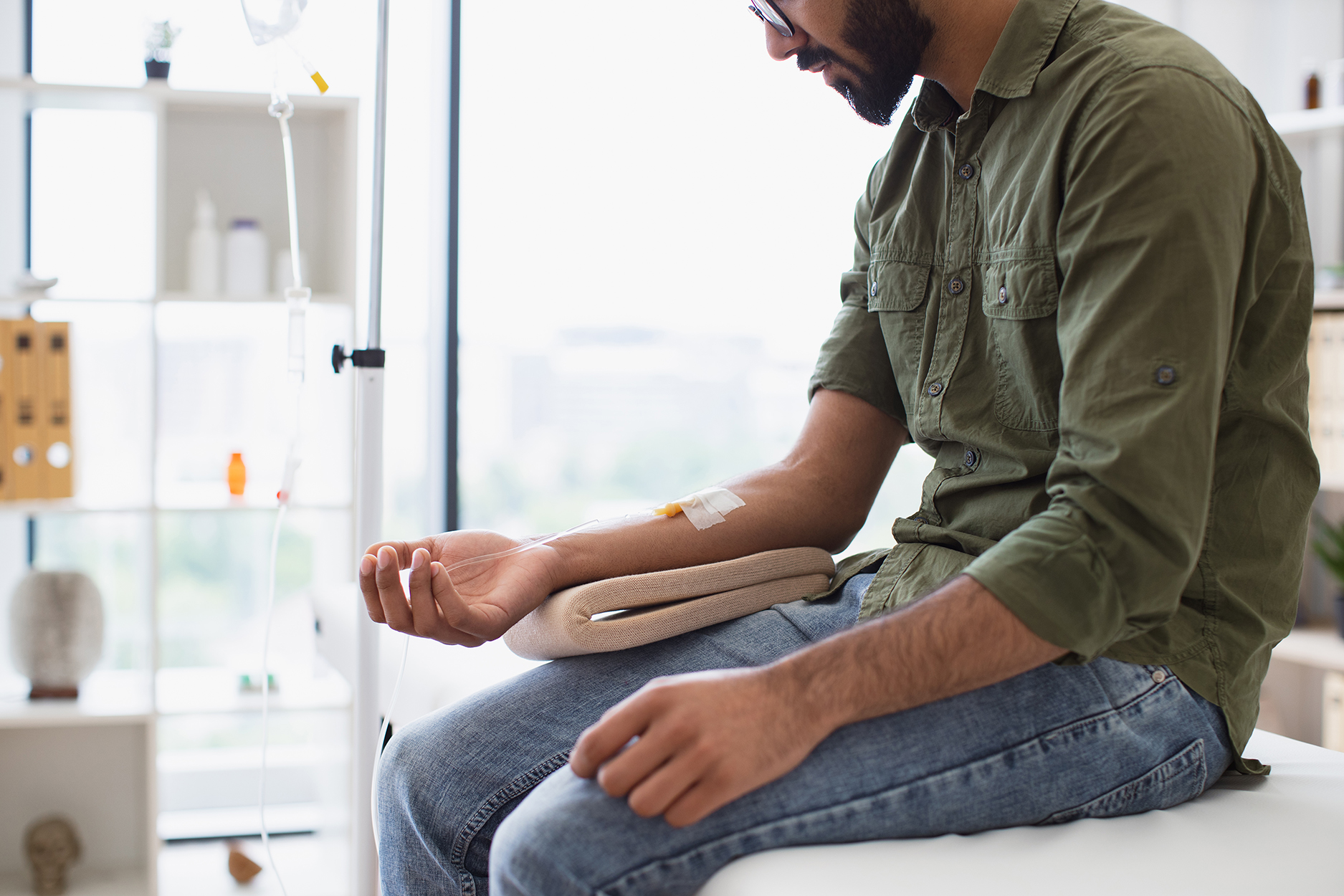La cruda o resaca, ¿se cura con sueros intravenosos? – Conecta Arizona